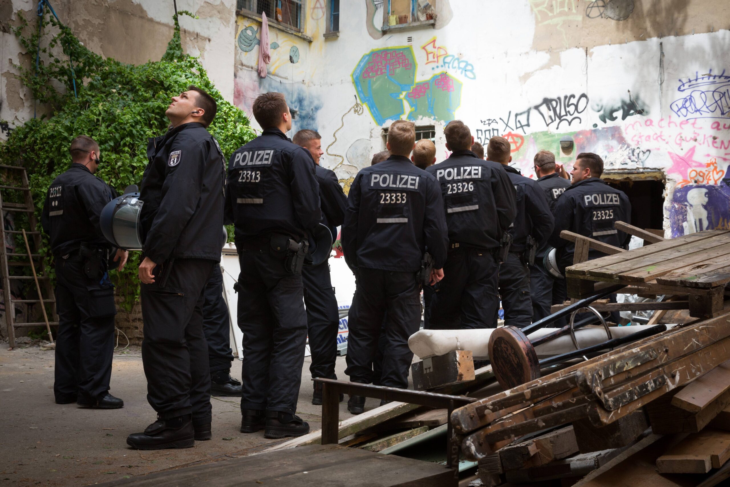 Was bei einer Razzia passiert