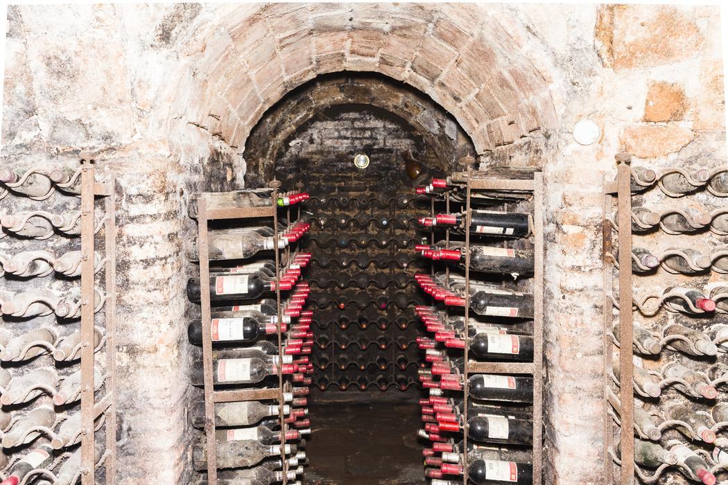 Kisah Restoran Tertua di Dunia Tetap Laris, Panggang 50 Ekor Babi ...