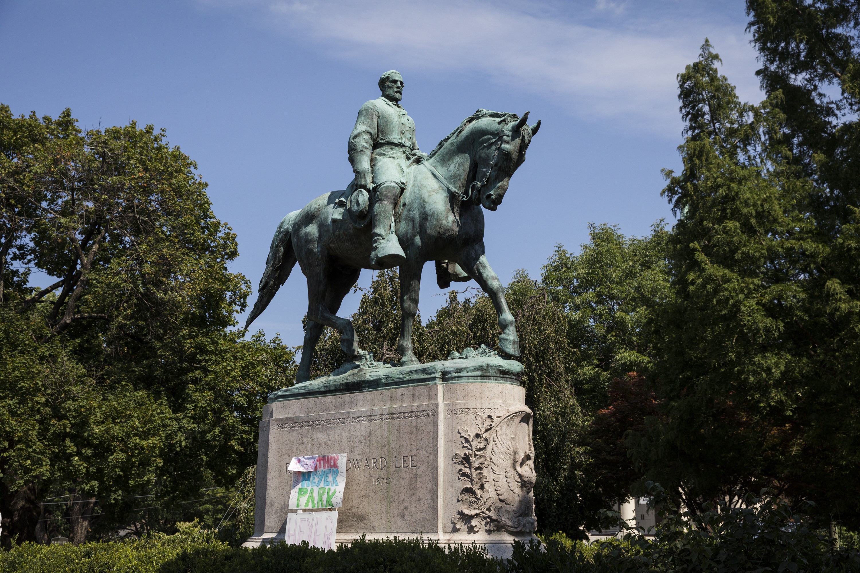 Here Are All the Places Tearing Down Their Confederate Monuments
