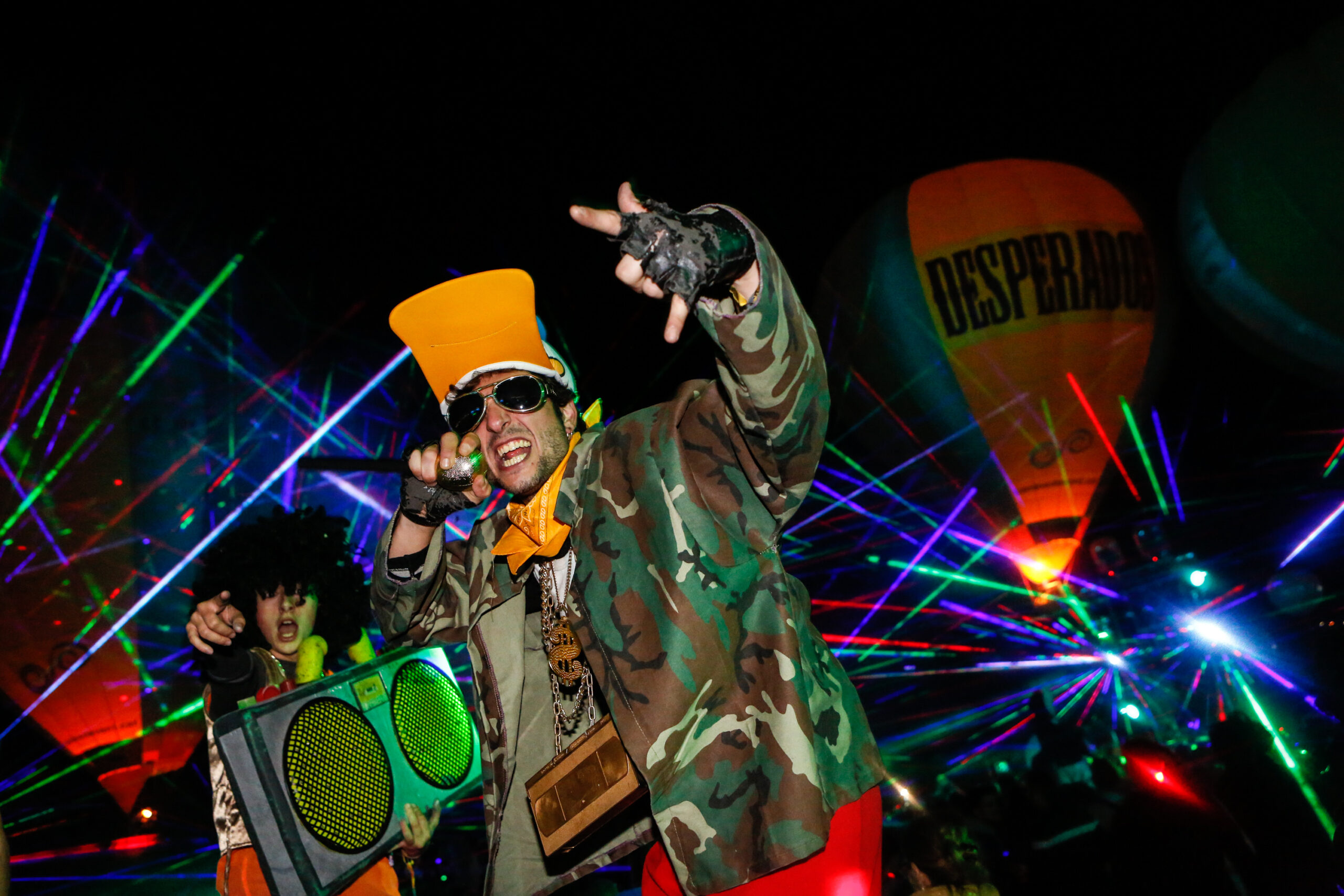 Hablamos con Paco Osuna sobre cómo es pinchar subido en un globo ...