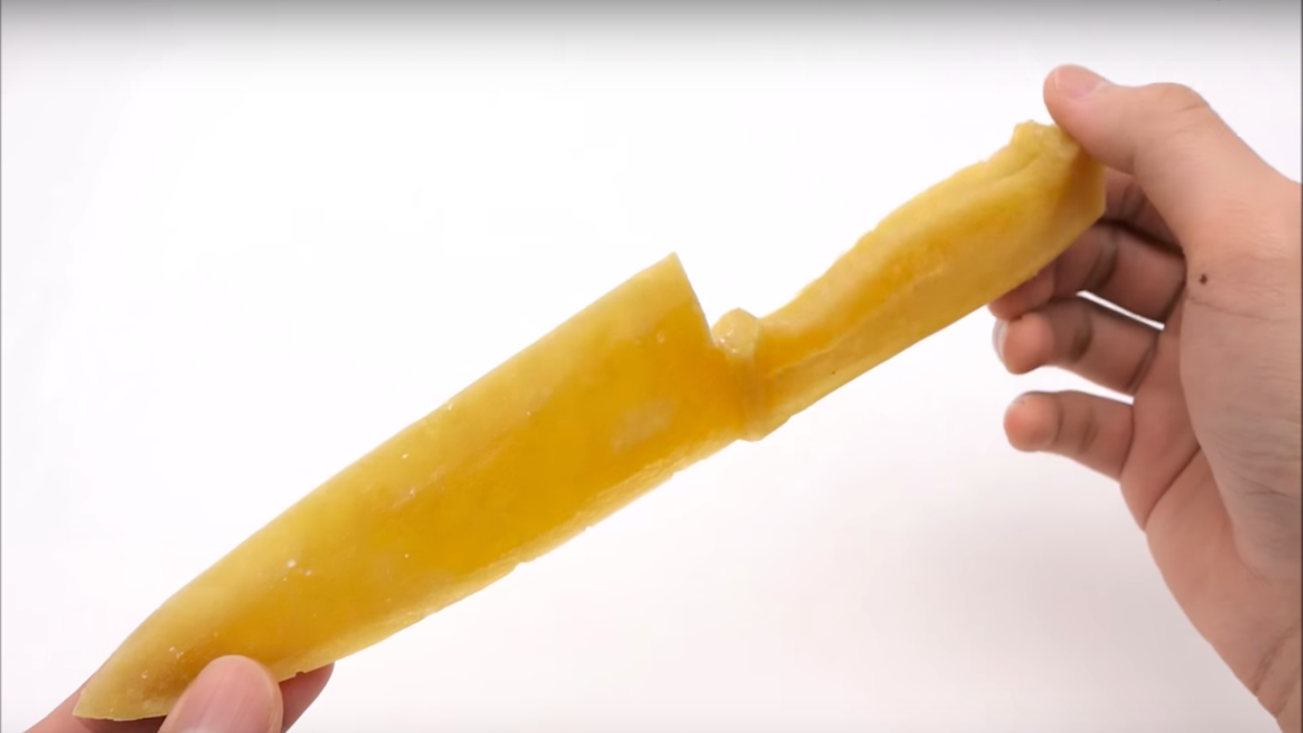 Questo ragazzo giapponese crea coltelli affilati dalla pasta fresca