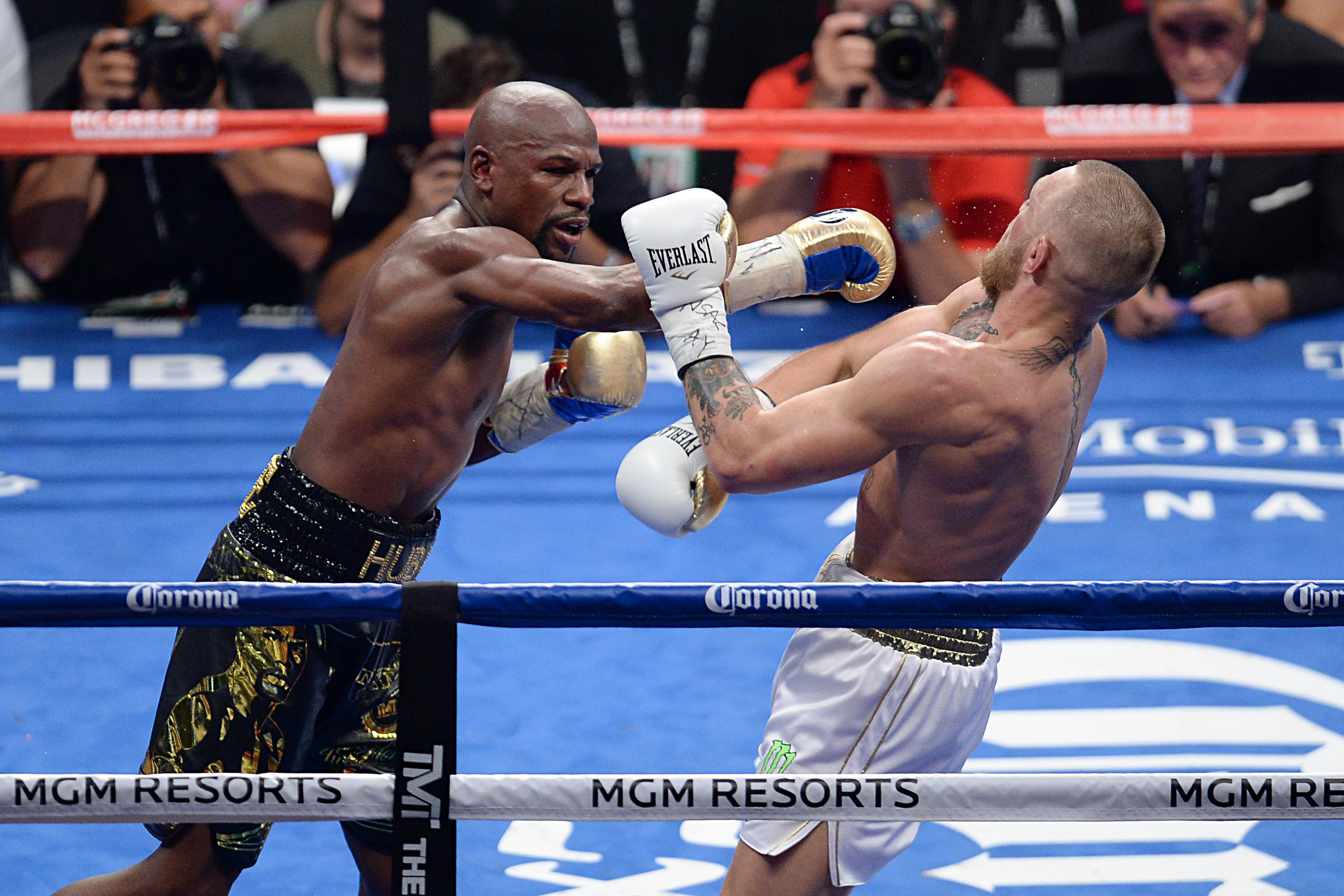 From Silva to McGregor, the Distance Trap Is the Most Powerful ...