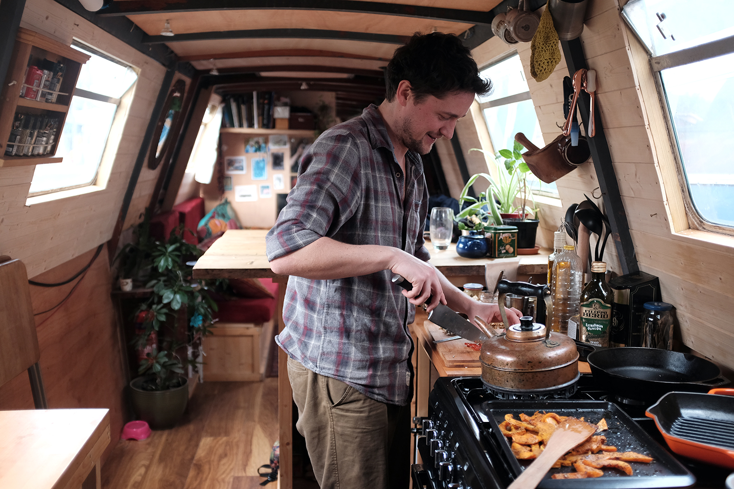 Inside the Tiny Kitchens of London’s Canal Boat Dwellers