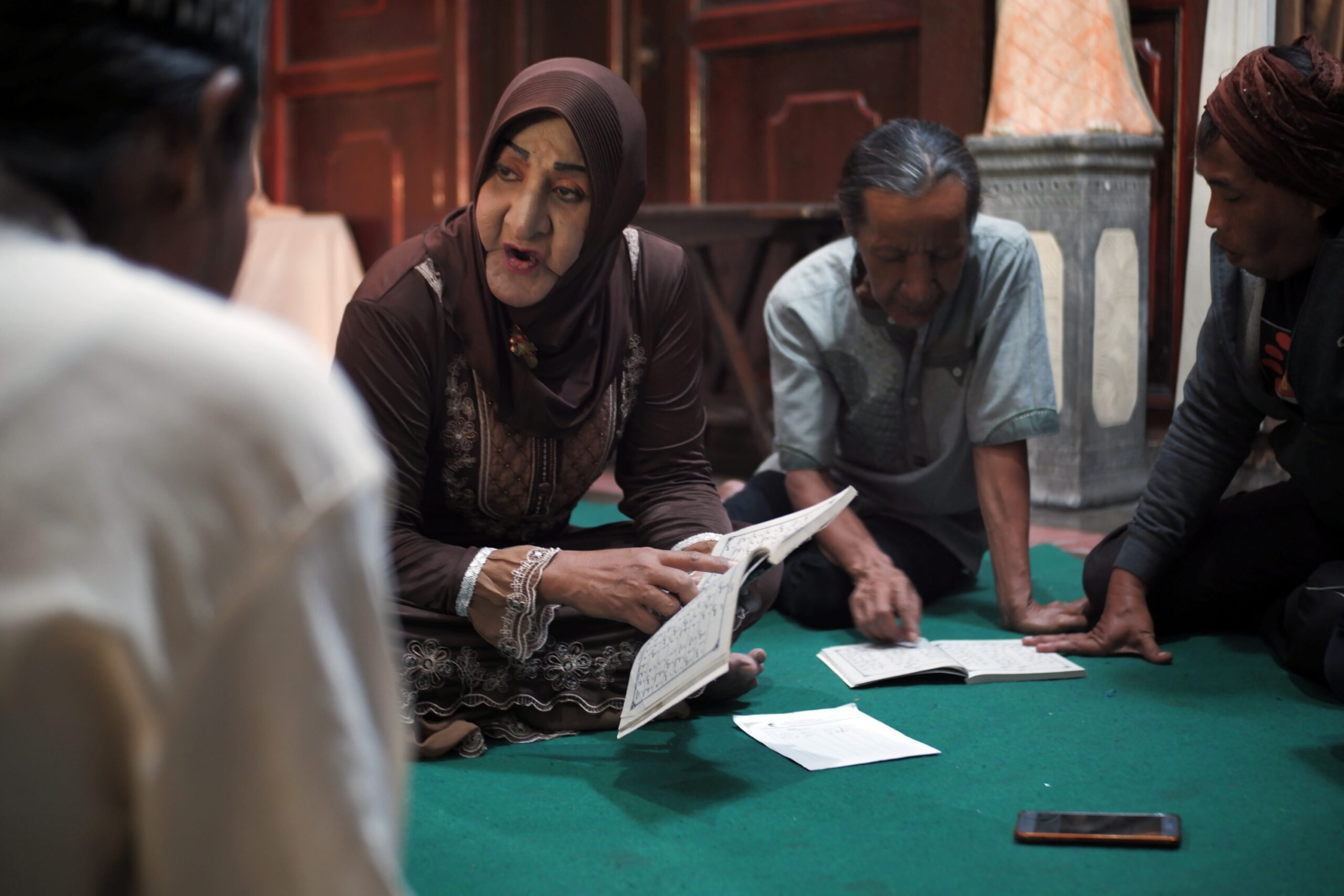 Merekam Jatuh Bangun Satu-Satunya Pesantren Khusus Transpuan di Indonesia