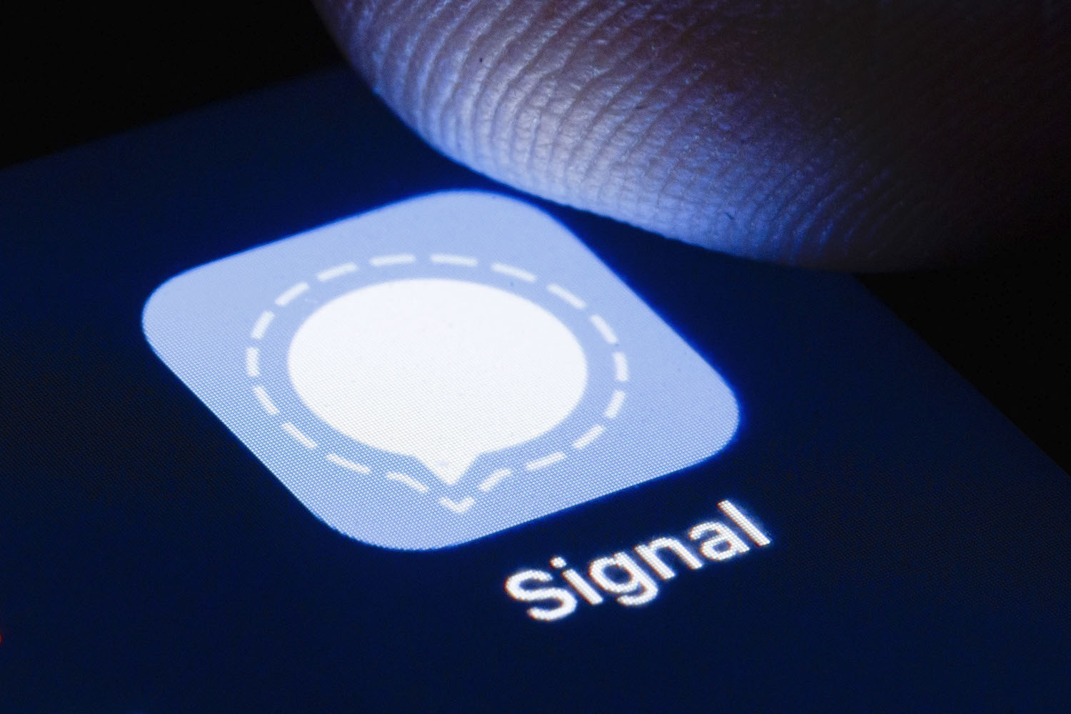 Thousands of Users Unknowingly Joined Signal Because of 12-Year-Old's App