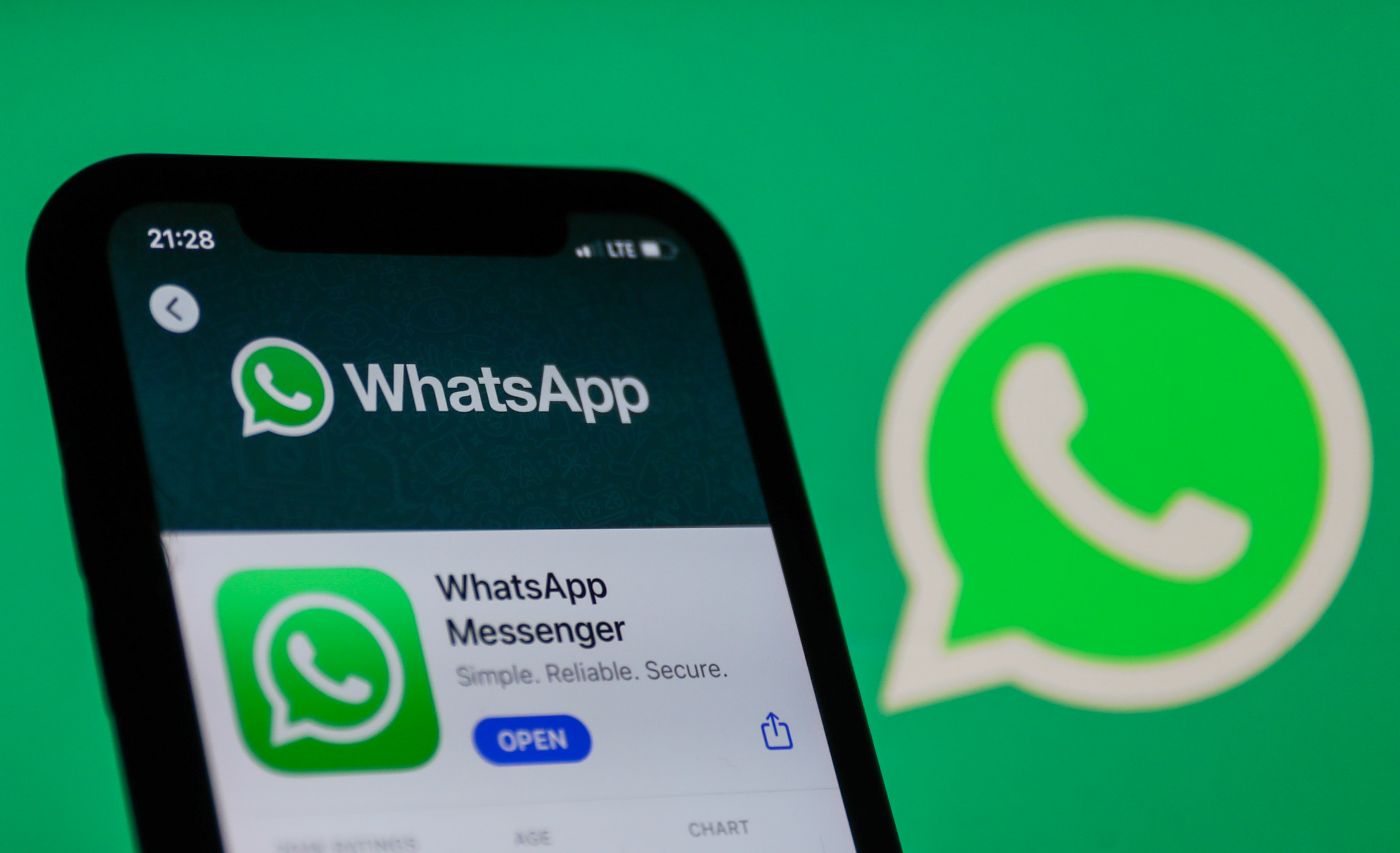 A Spyware Vendor Seemingly Made a Fake WhatsApp to Hack Targets