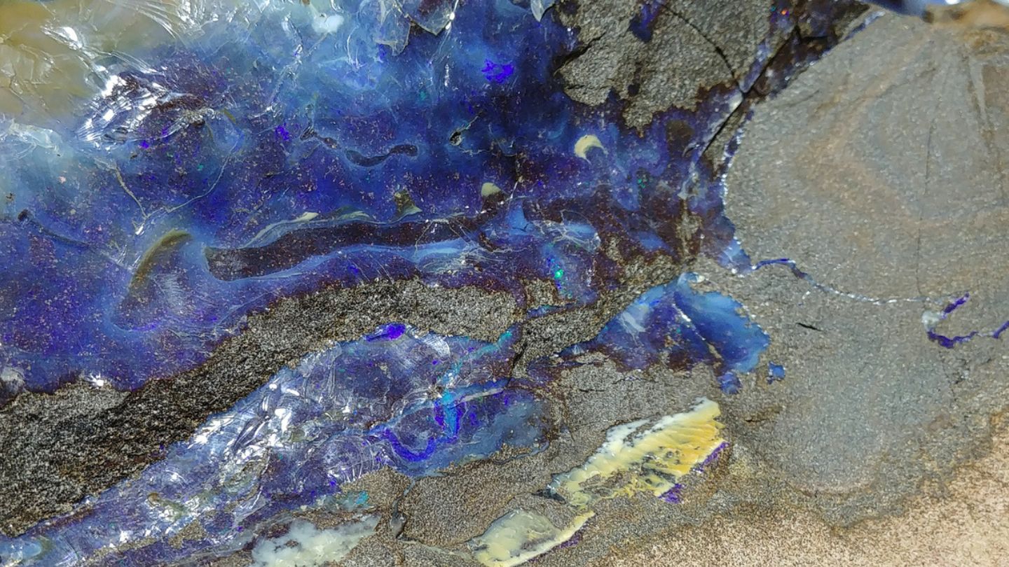 Mars Is Rich in Extraterrestrial Gems That Could Point to Alien Life ...