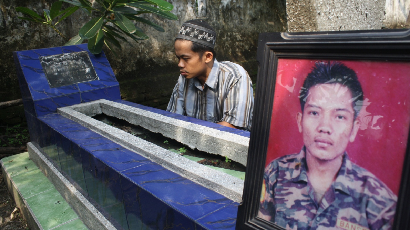 Buku Ini Sukses Mengungkap Rahasia Popularitas Keluarga Kardashian